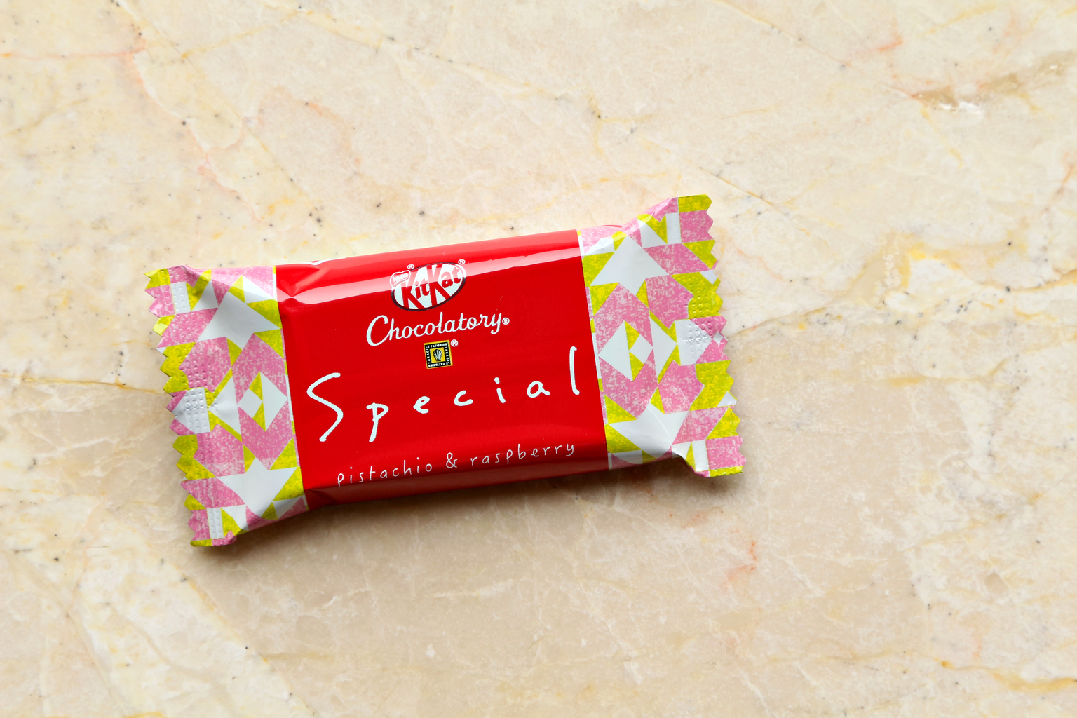 gourmet kitkat pistachio raspberry