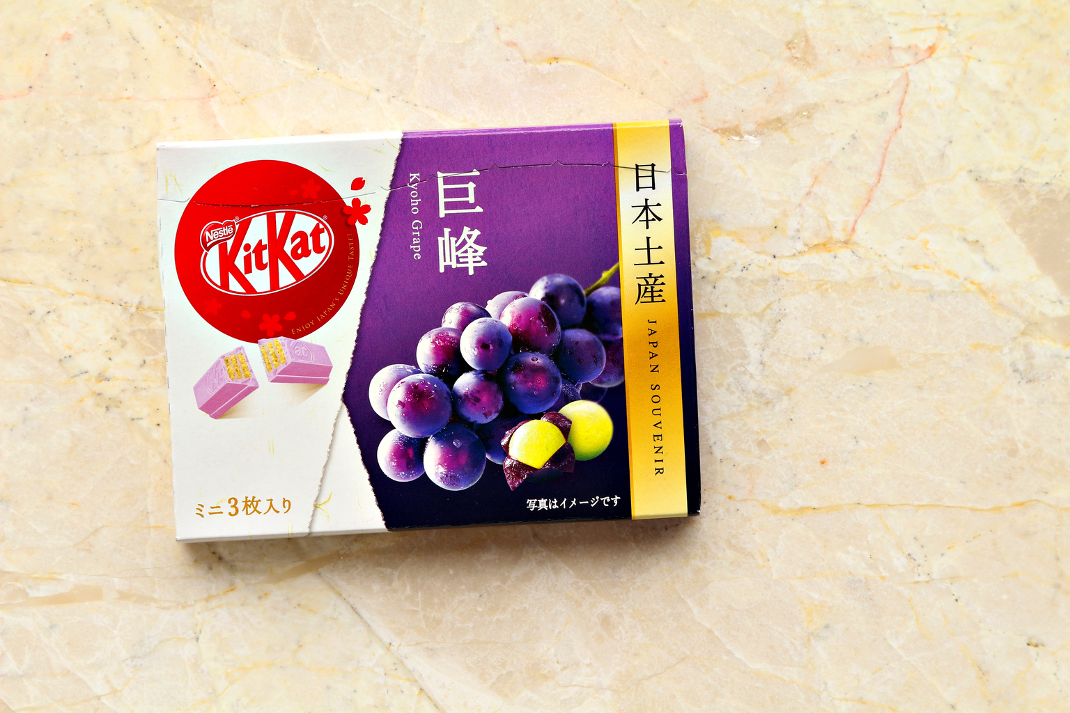 NAGANO KITKAT RovingPhotogZA.Shutterstock.com